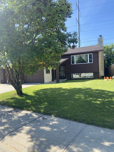 9 Byer Close - House in Red Deer | RentBoard